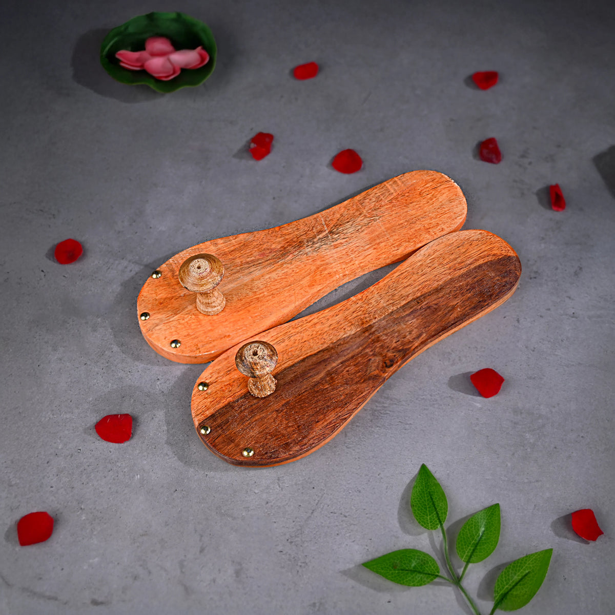 Buy Wooden Khadau Chappal Price@449 – The Divine Tales